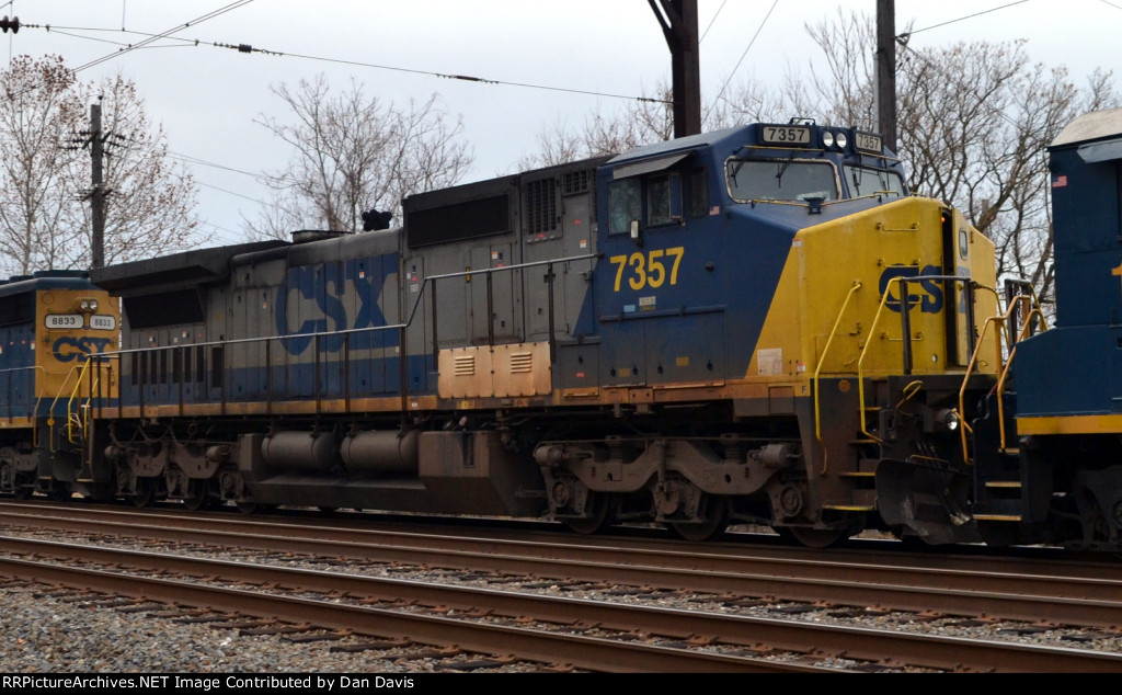 CSX C40-8W 7357 with Dash 9 cab on Q418-01
